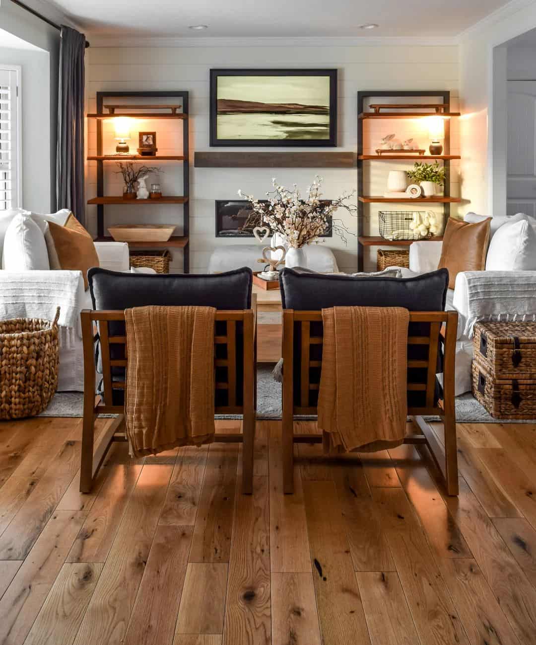 Modern Farmhouse-inspired Country Living Room Ideas - Soul & Lane