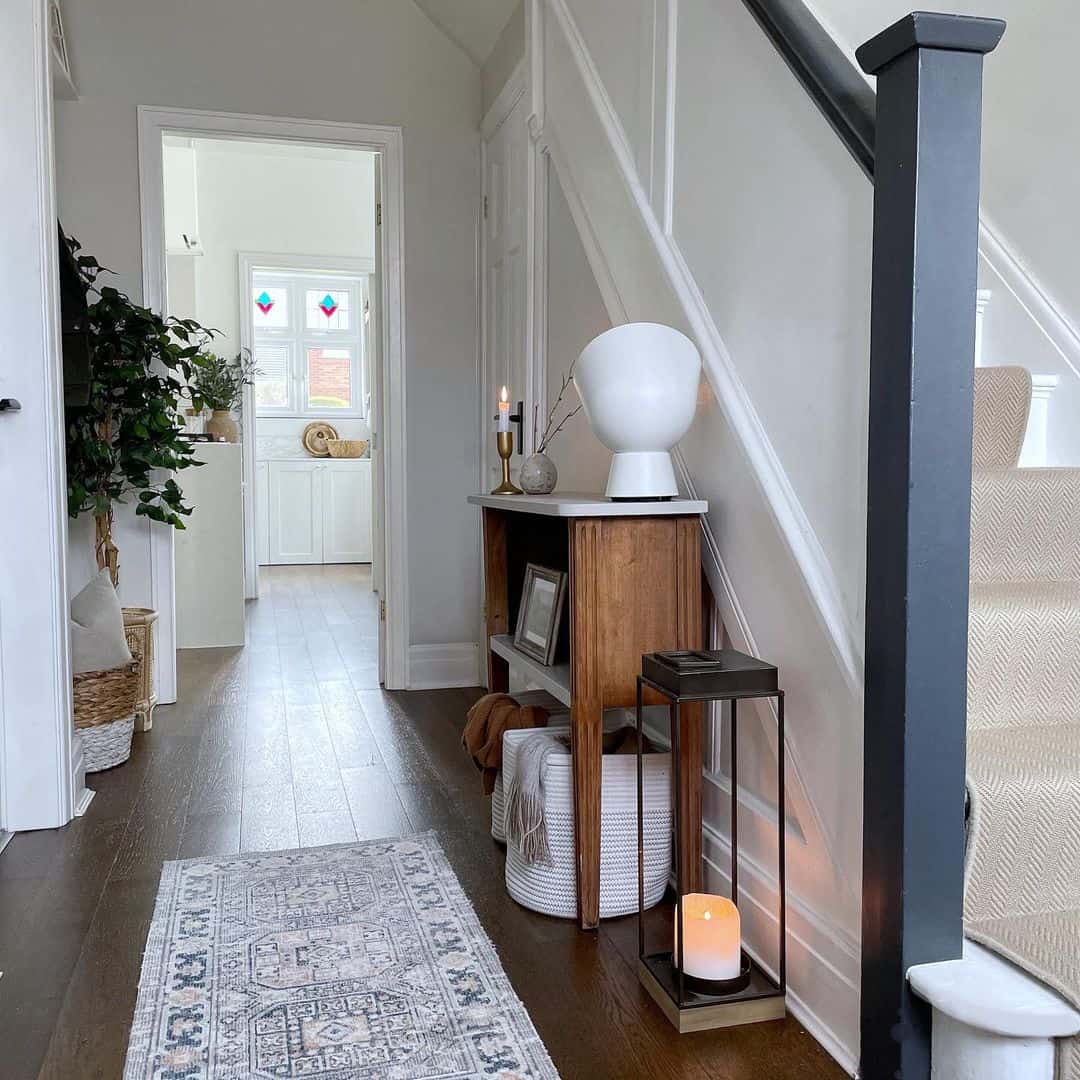 Modern Hallway at Staircase Base - Soul & Lane