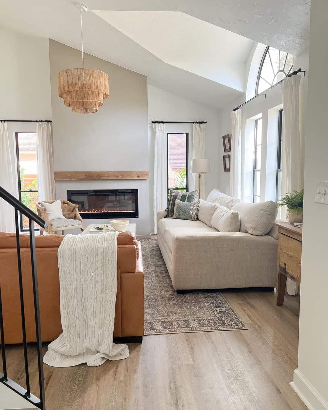 29 Bold and Creative Ceiling Living Room Lighting Ideas