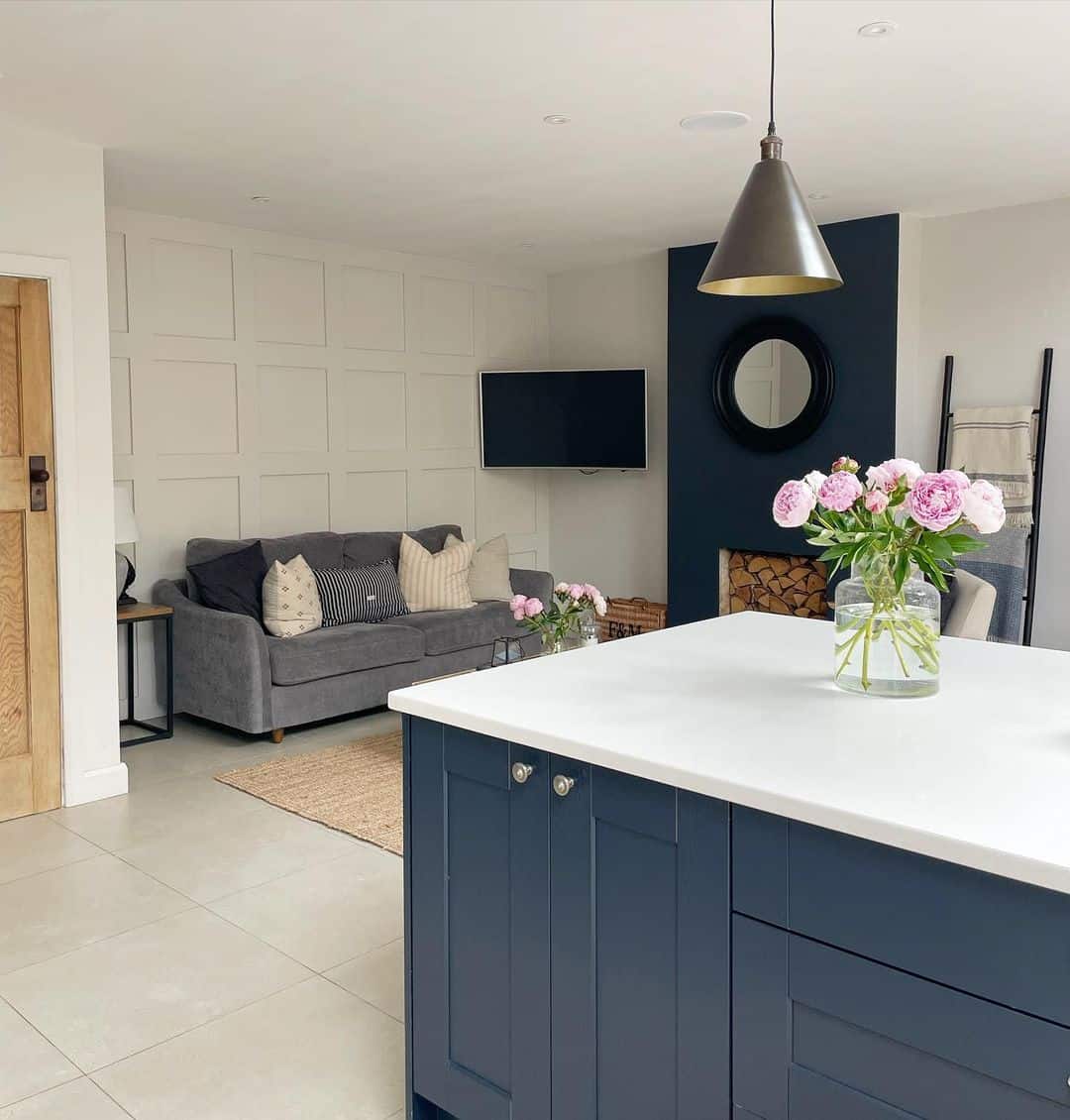 Modern Open-concept Kitchen With Navy Accents - Soul & Lane