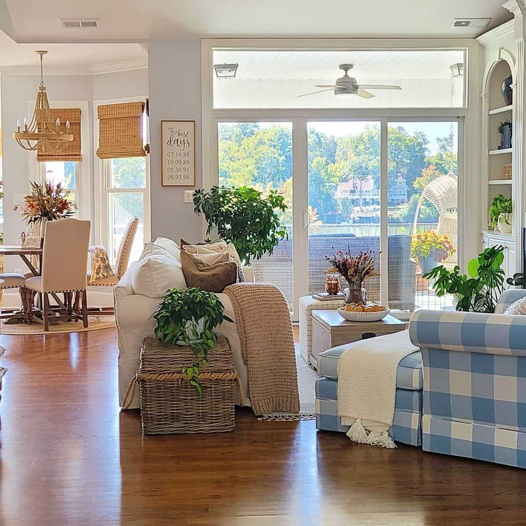 26 Transom Windows to Add to Your Abode