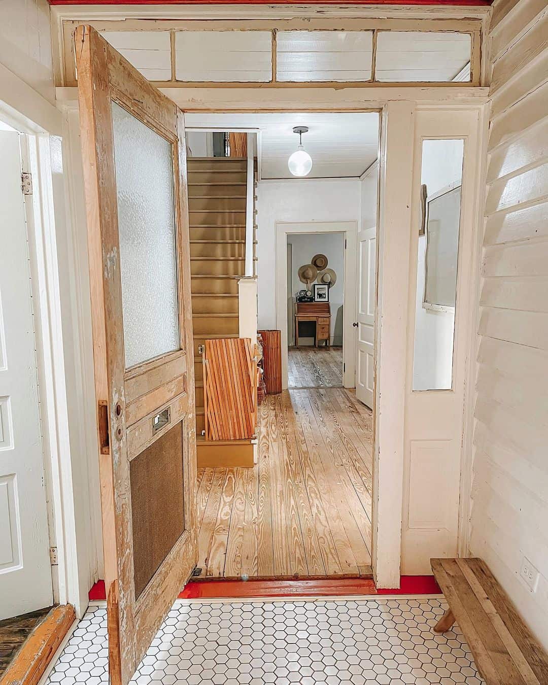 26 Transom Windows to Add to Your Abode