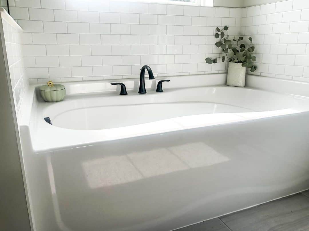 Simple Bath With White Subway Tile - Soul & Lane