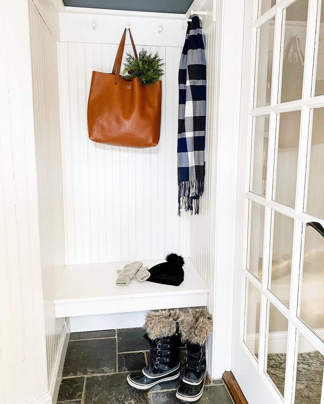 29 Entryway Mudroom Ideas to Keep You Organized