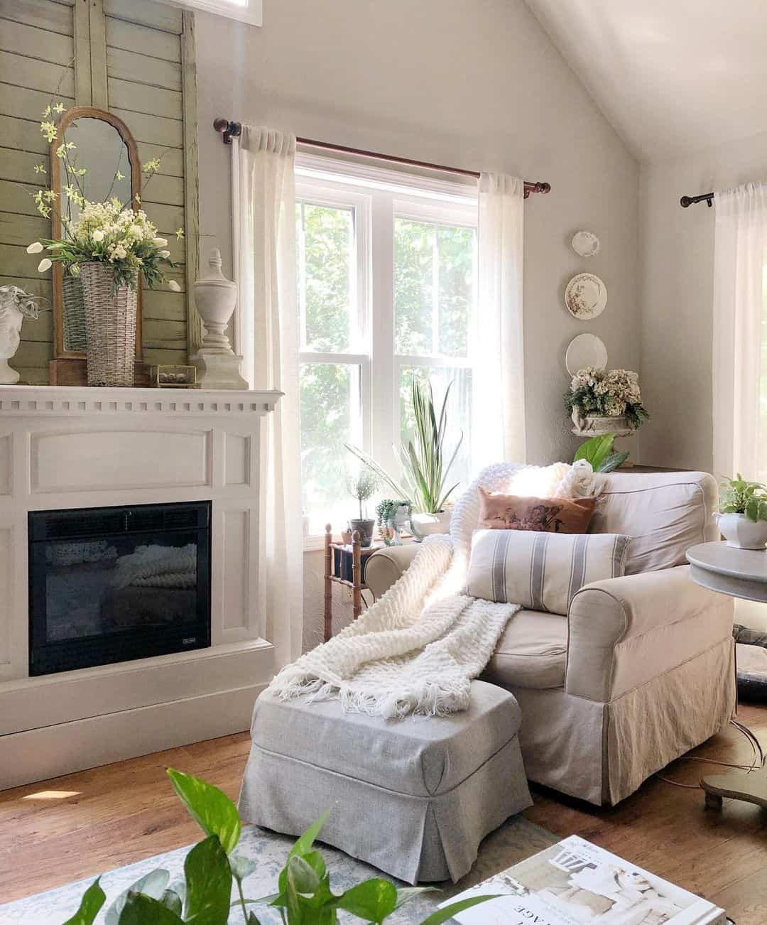 29 Summer Living Room Décor Ideas to Help Savor the Season