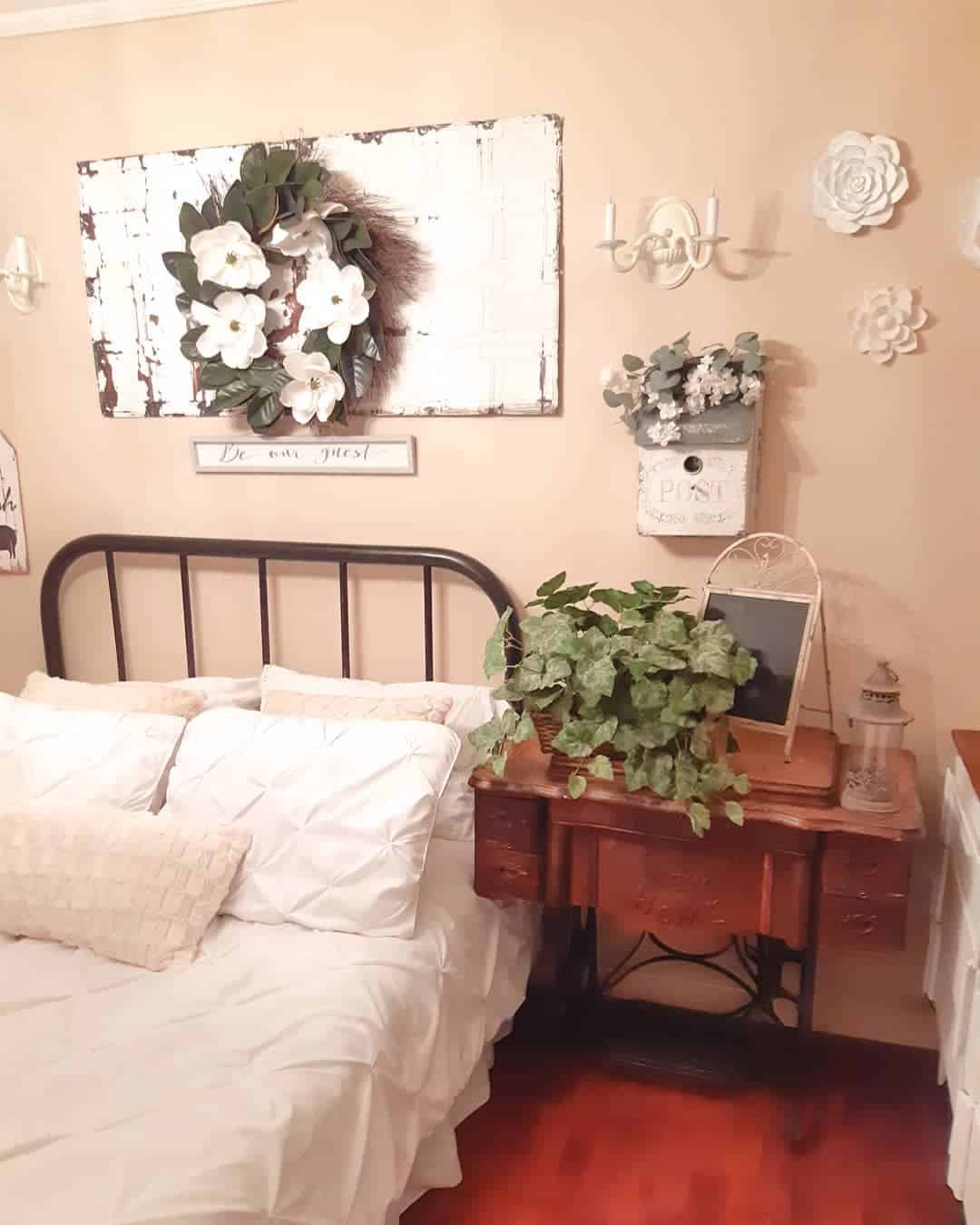 Vintage Wall Flower Décor Ideas for a Cozy Cottage Bedroom - Soul & Lane