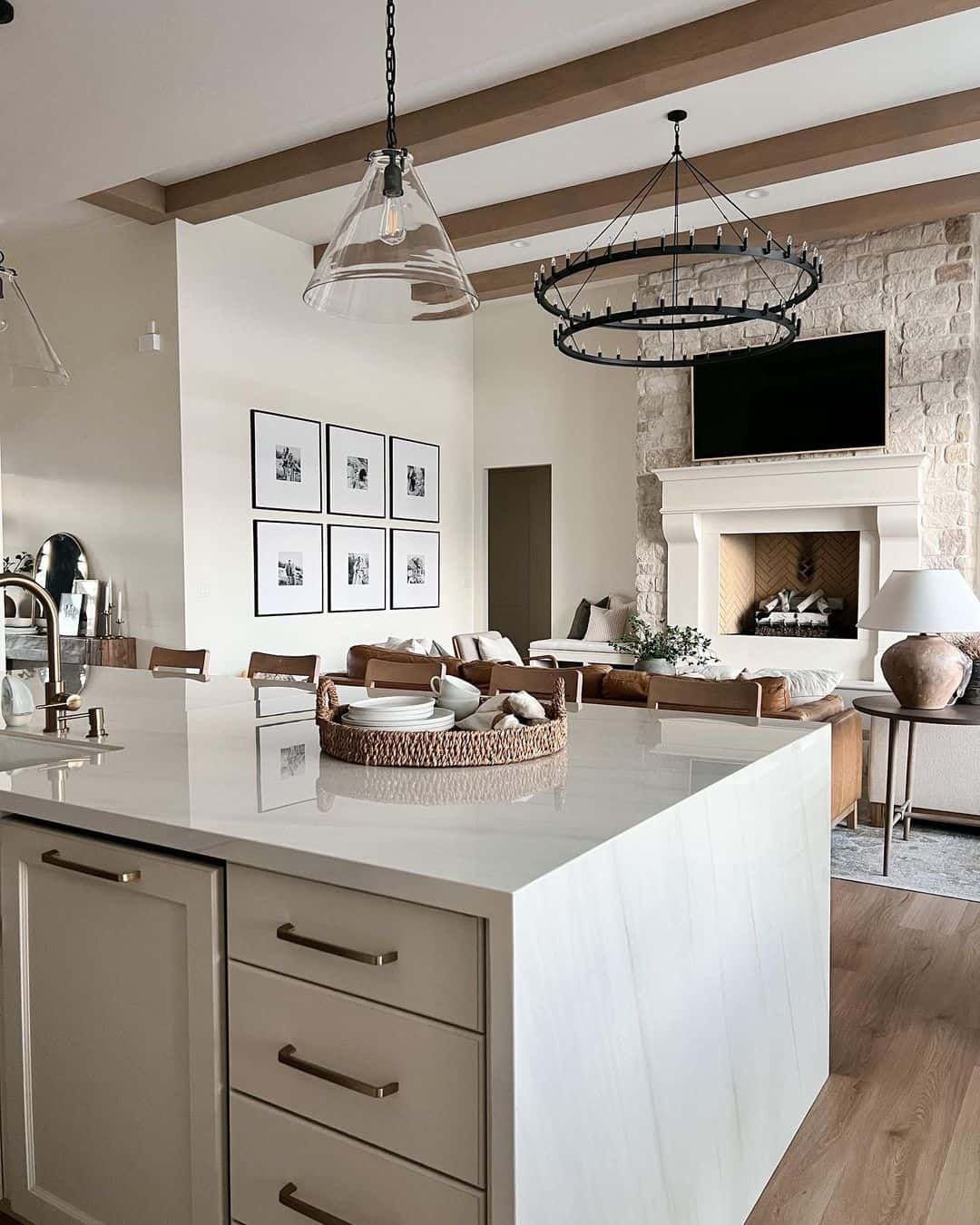 White and Beige Farmhouse Kitchen Ideas - Soul & Lane