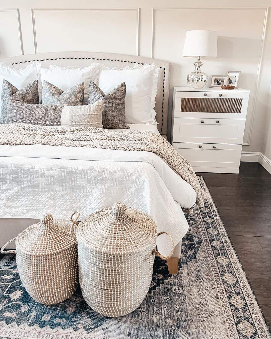 28 Beautiful Beige and Grey Bedroom Ideas