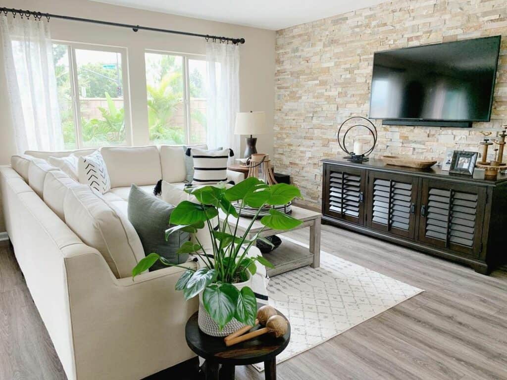 Beige Stone Living Room Accent Wall Ideas - Soul & Lane