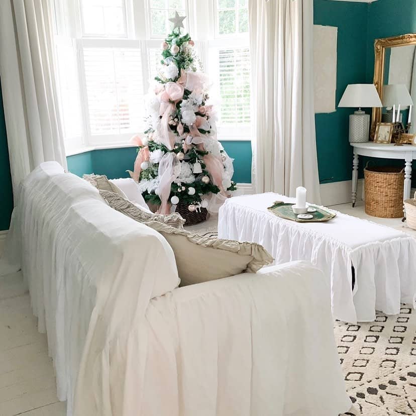 Embrace Bold Colors With Soft Contrast - Soul & Lane