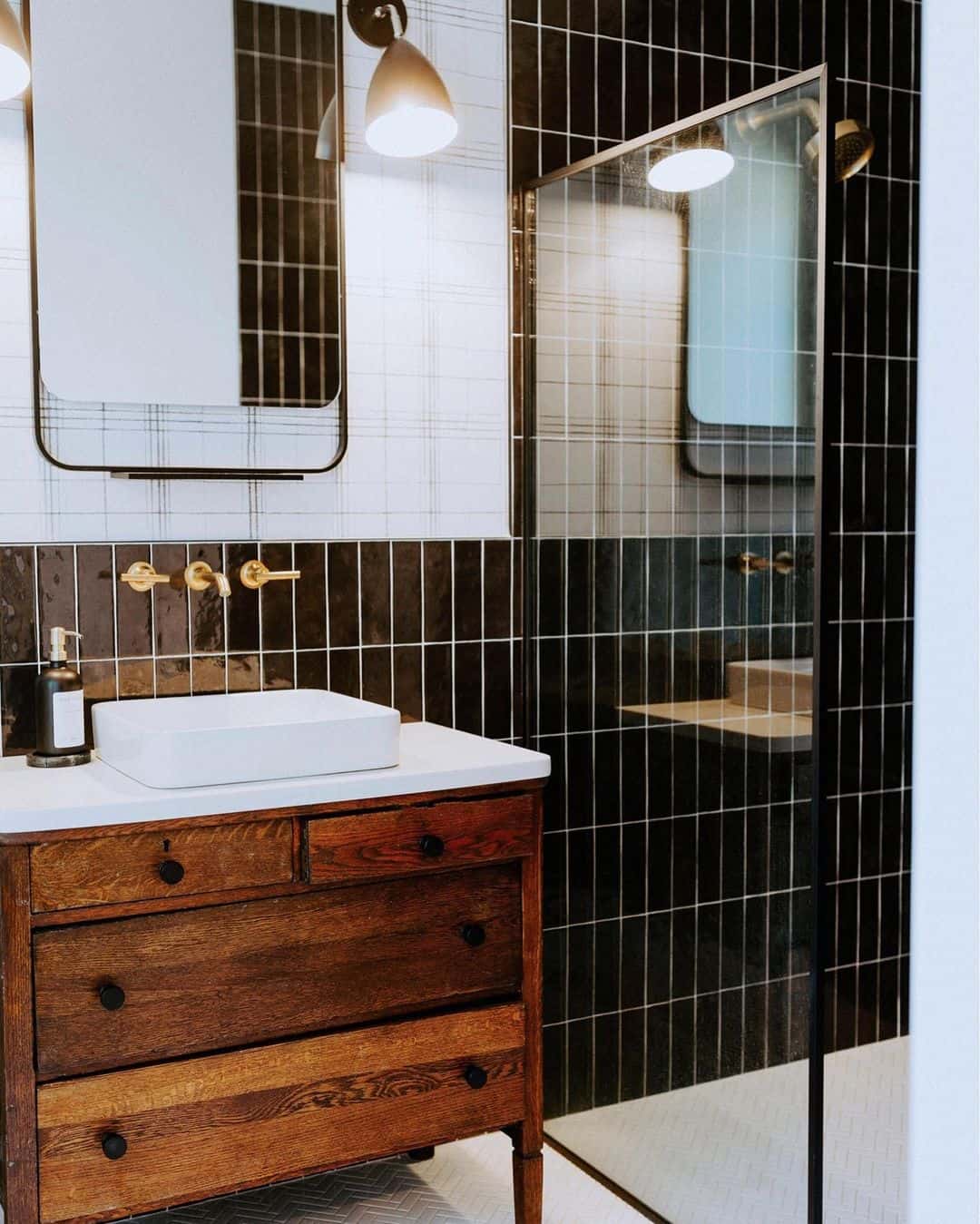 27 Small Bathroom Shower Tile Ideas that Make a Statement
