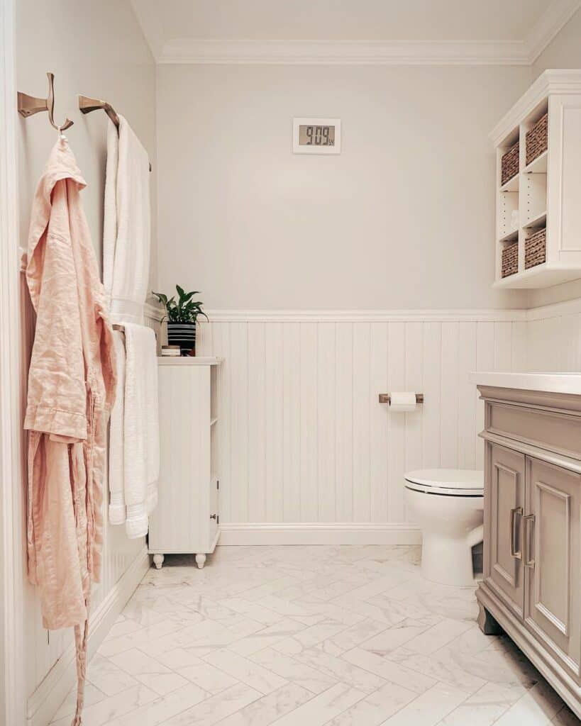 29 Small Bathroom Wainscoting Ideas for a Luxurious Space