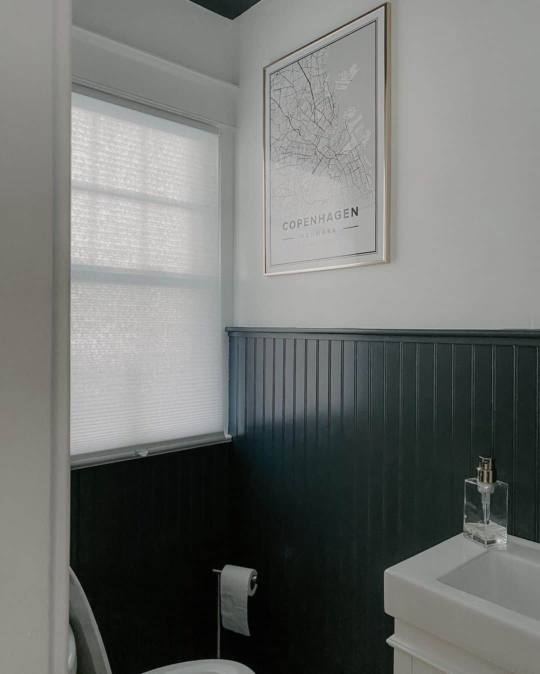 29 Small Bathroom Wainscoting Ideas for a Luxurious Space