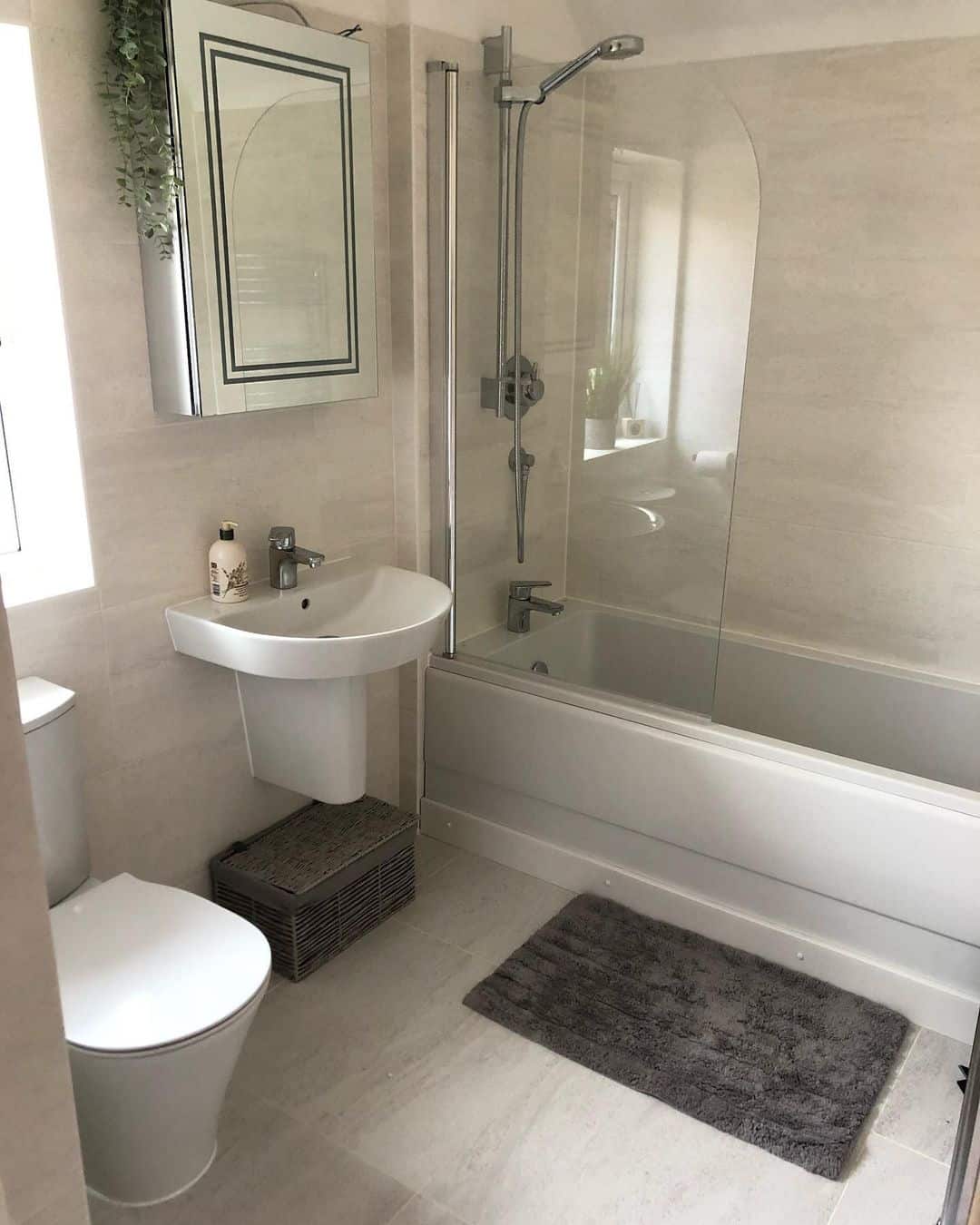 27 Small Bathroom Shower Tile Ideas that Make a Statement