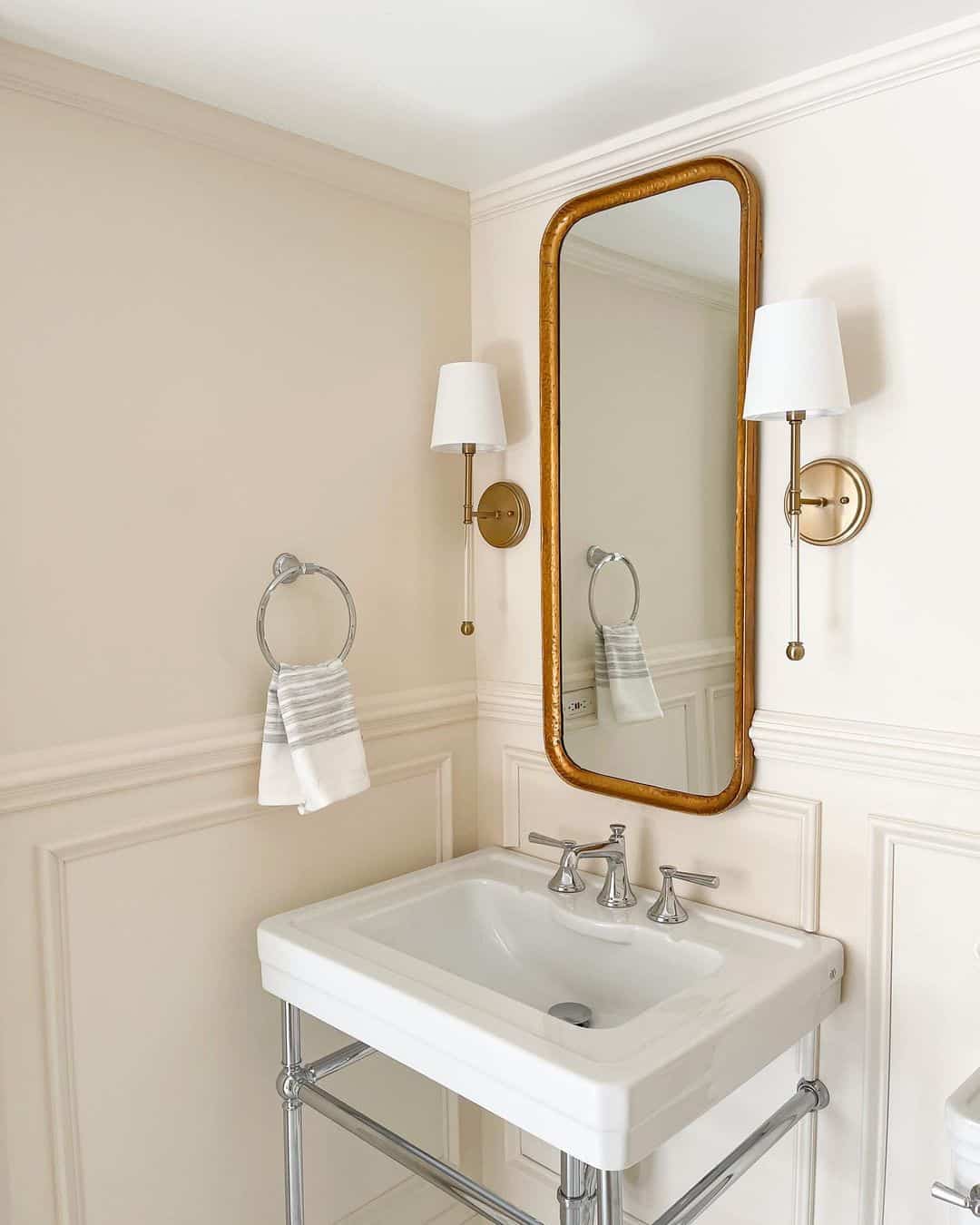 Off-white Wall With Beautiful Paneling - Soul & Lane