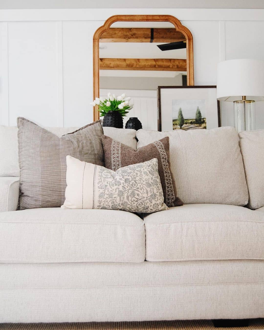 Simple Living Room Décor With Neutral Sofa - Soul & Lane