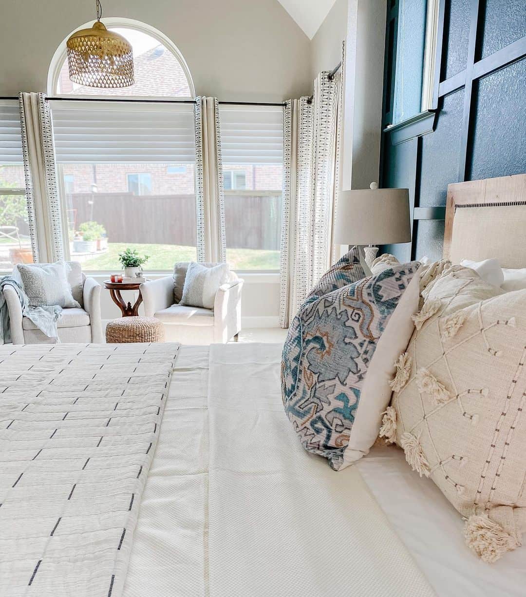 25 Bedroom Layout Ideas That Will Make Your Space Feel Cozy