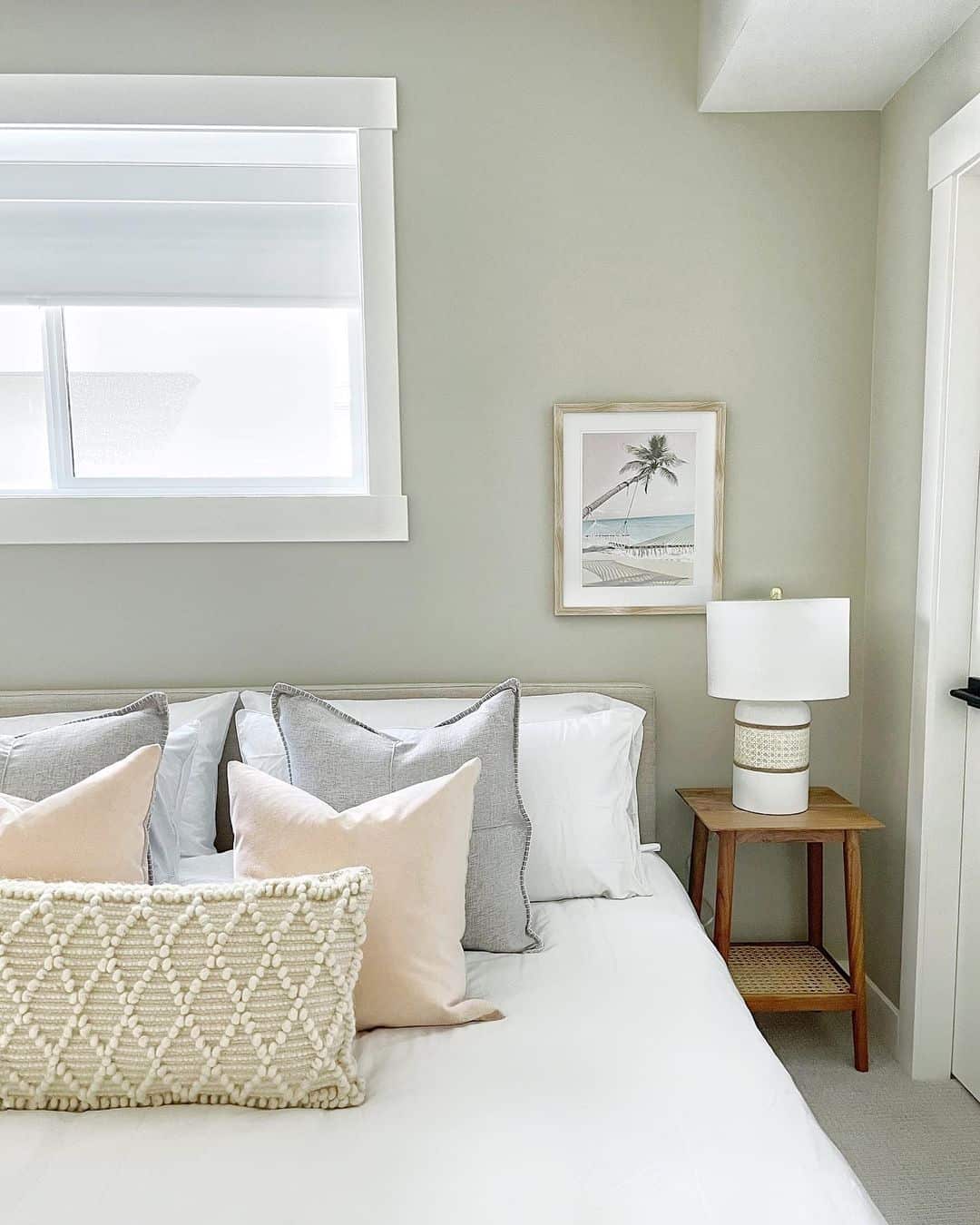 Comfy Beach-themed Bedroom With Simple Decorations - Soul & Lane
