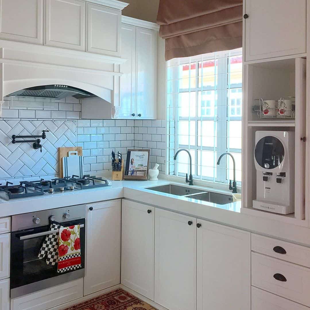 Farmhouse Style Kitchen With Hidden Appliances - Soul & Lane