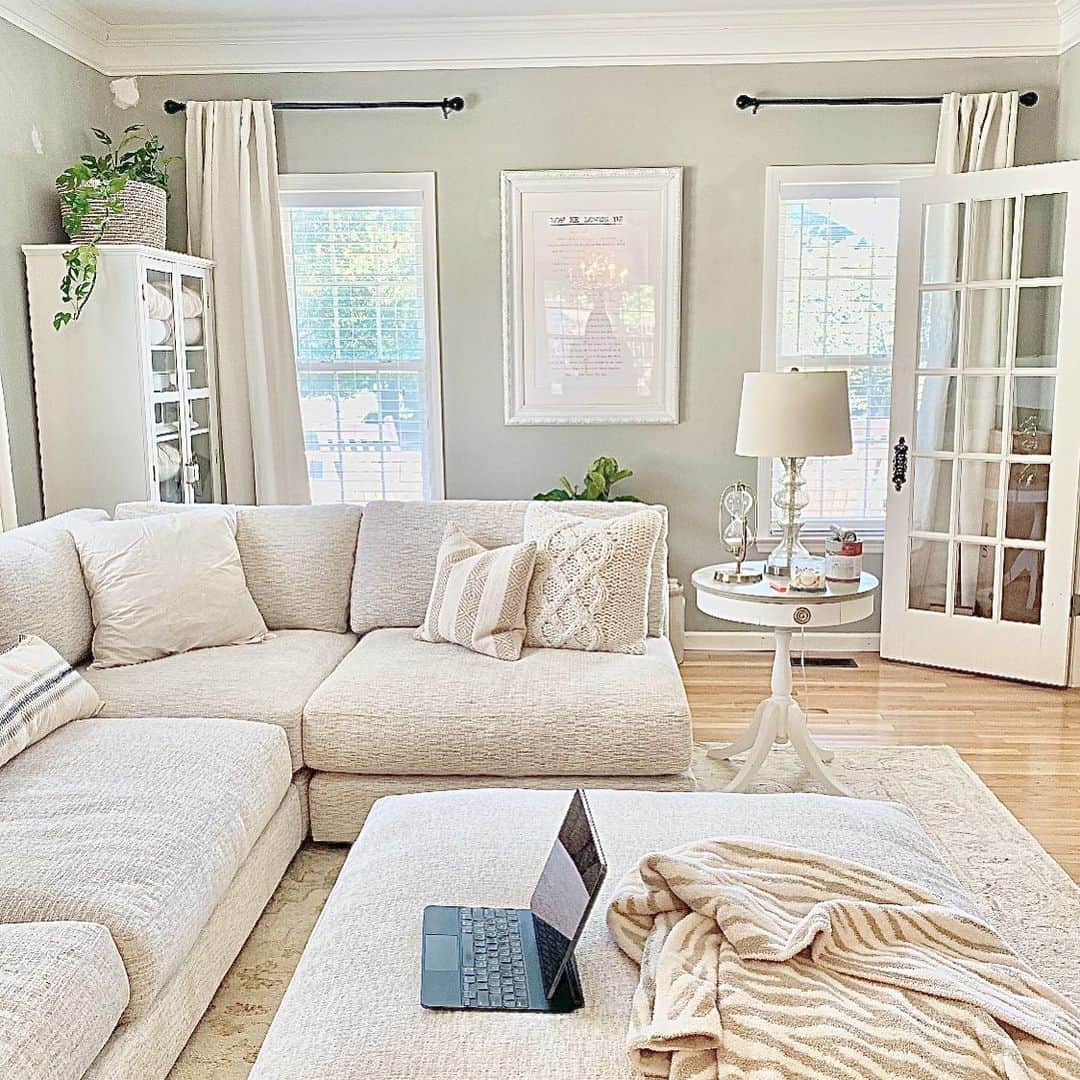29 Alluring Modern White Living Rooms