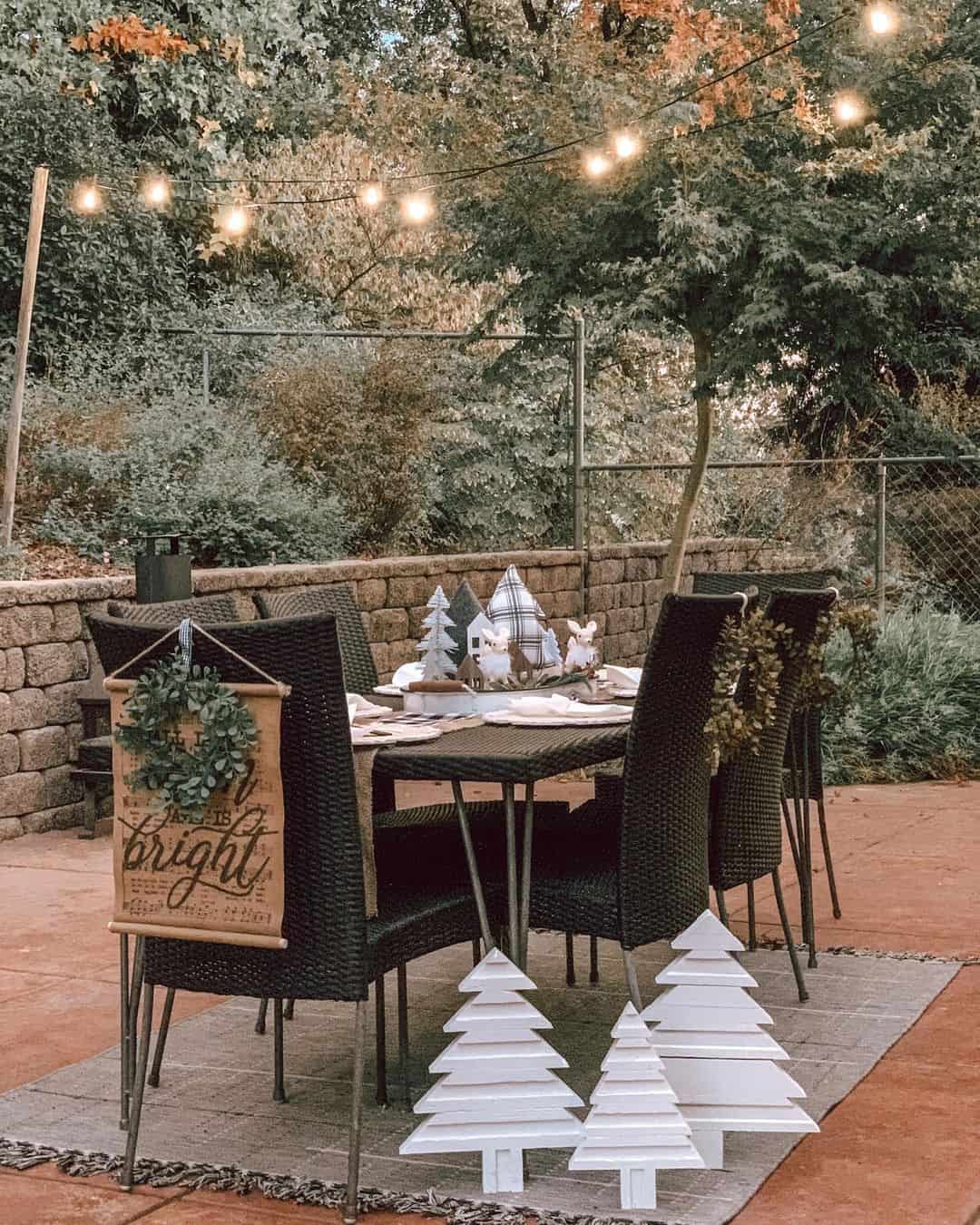 Décor for an Outdoor Holiday Table - Soul & Lane
