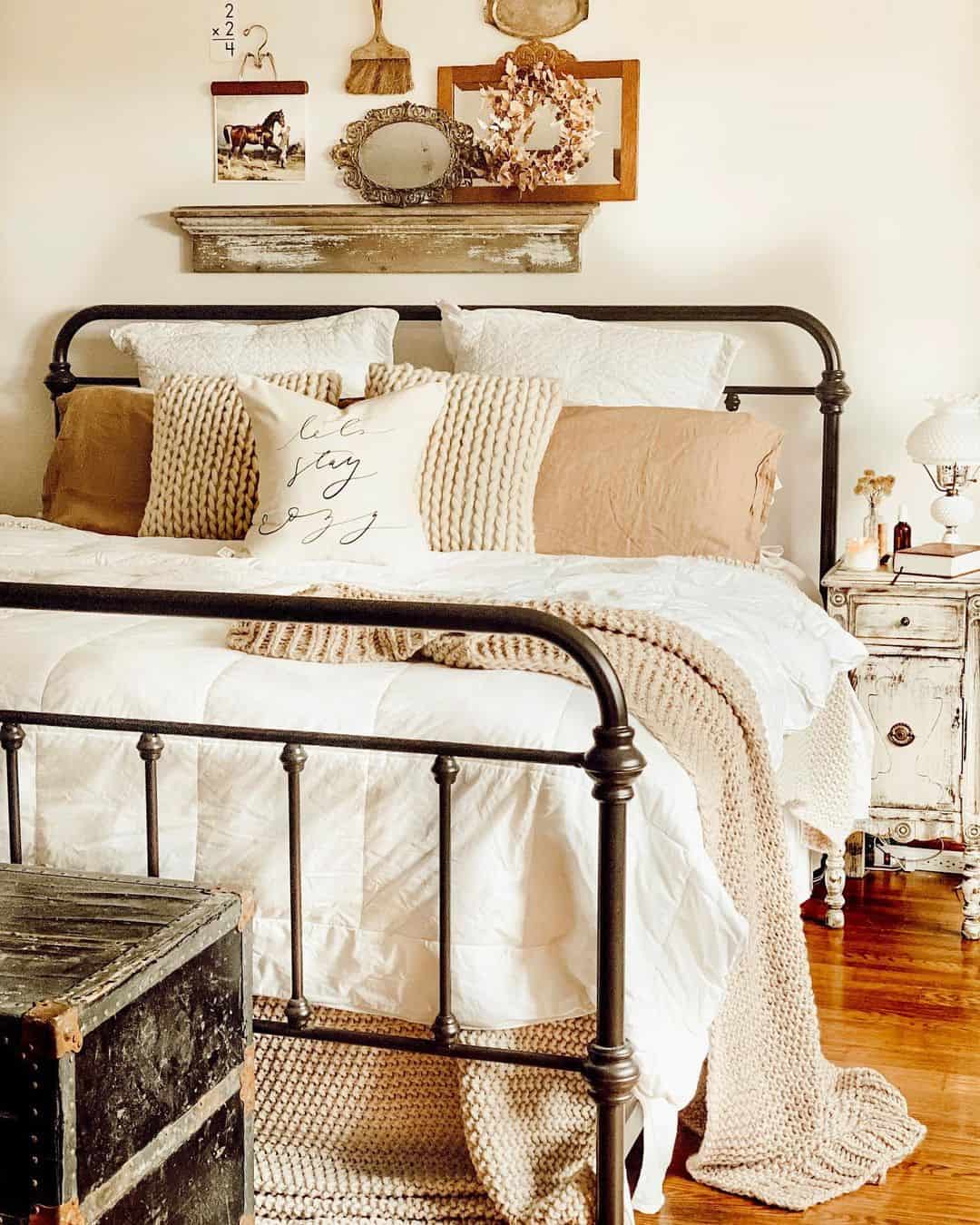 24 Rustic Bedroom Ideas To Make Your Room Ultra Cozy