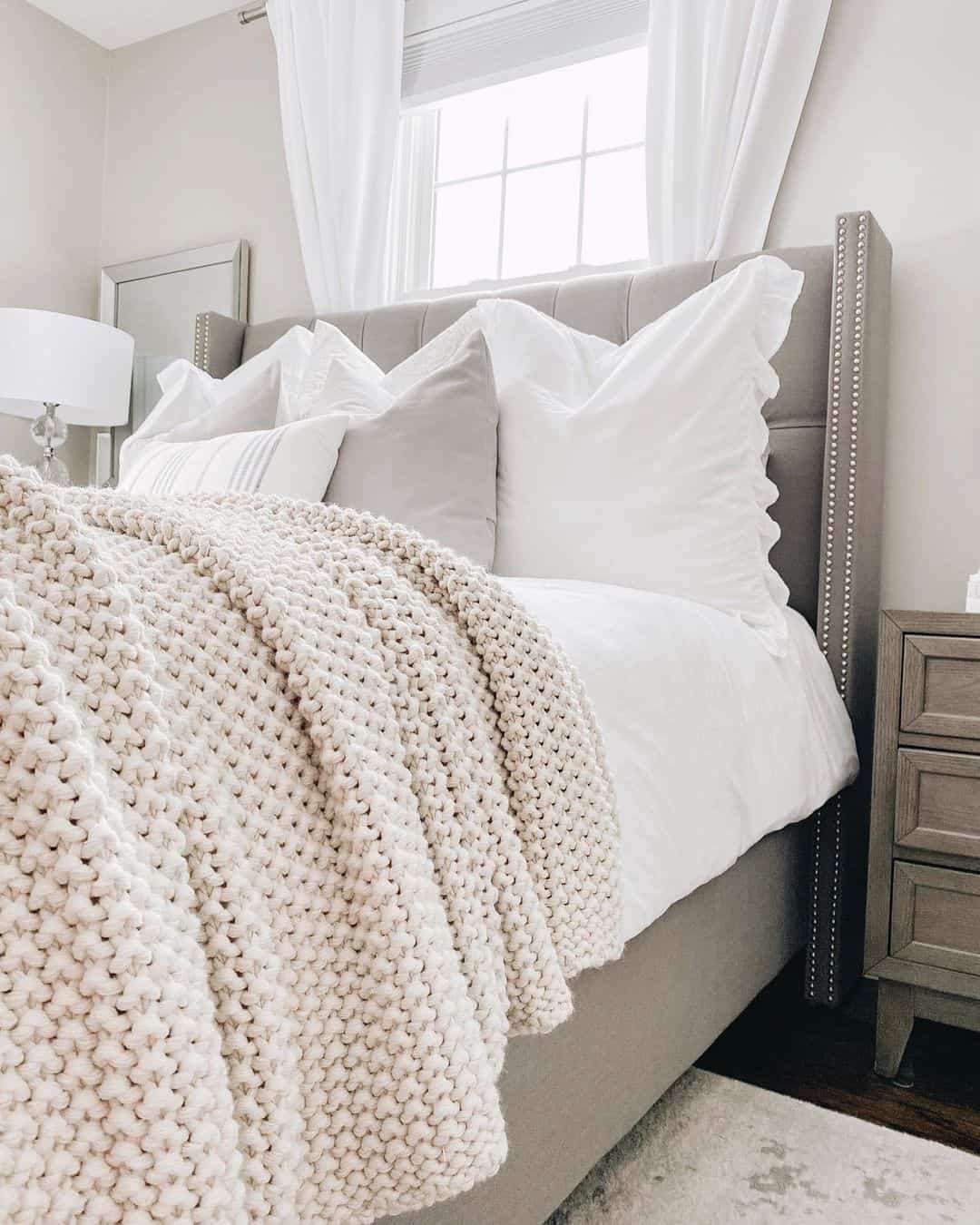 26 Easy and Stylish Gray Farmhouse Bedroom Ideas