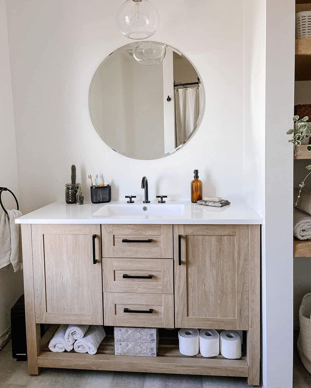 30 Modern Farmhouse Bathroom Ideas for a Blended Space