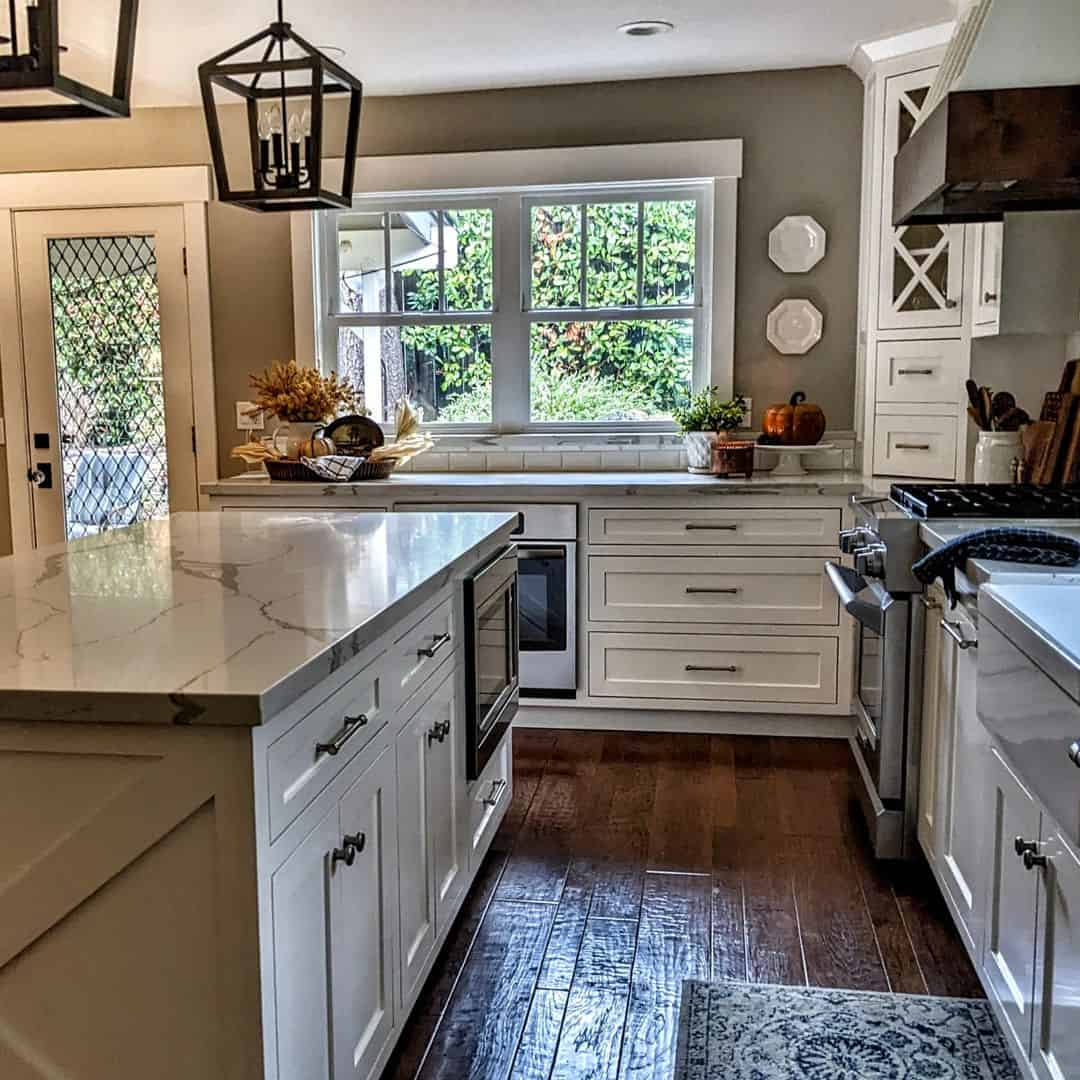 Vintage Farmhouse Kitchen With Suspension Lamps - Soul & Lane