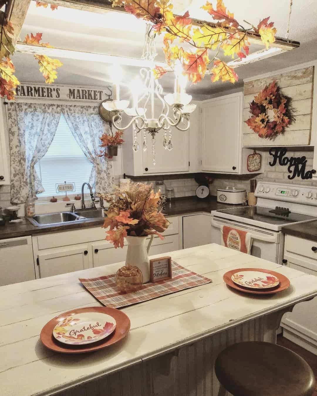 Autumn-themed Cottage Kitchen Ideas - Soul & Lane