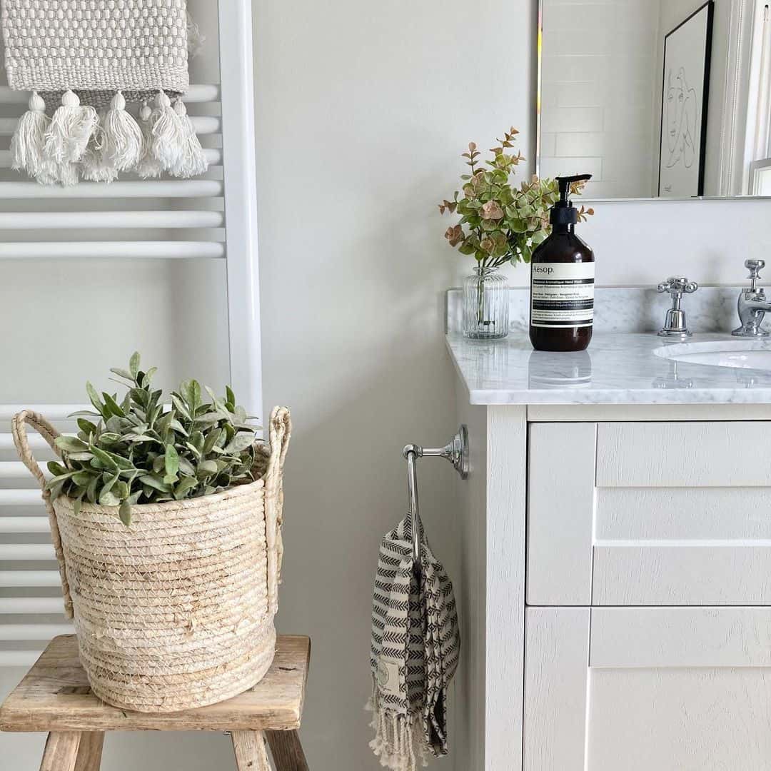 Calming Bathroom With Minimalistic Design - Soul & Lane