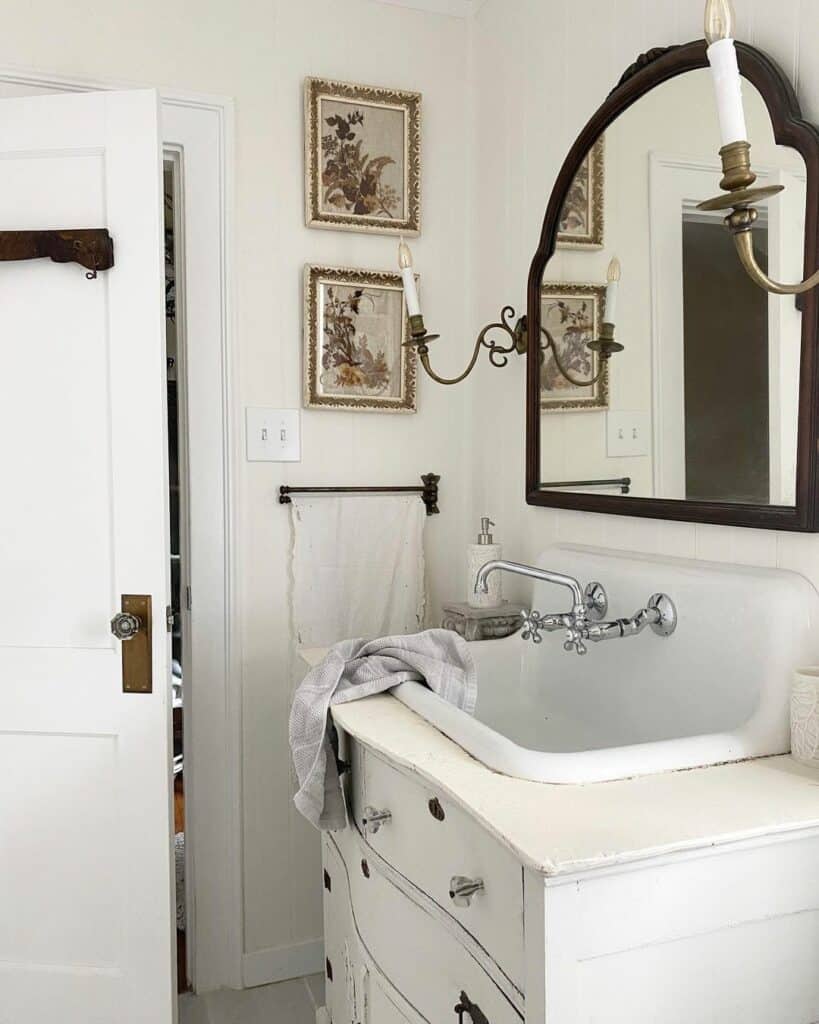 27 Cottage Bathroom Ideas That Are Cute and Cozy
