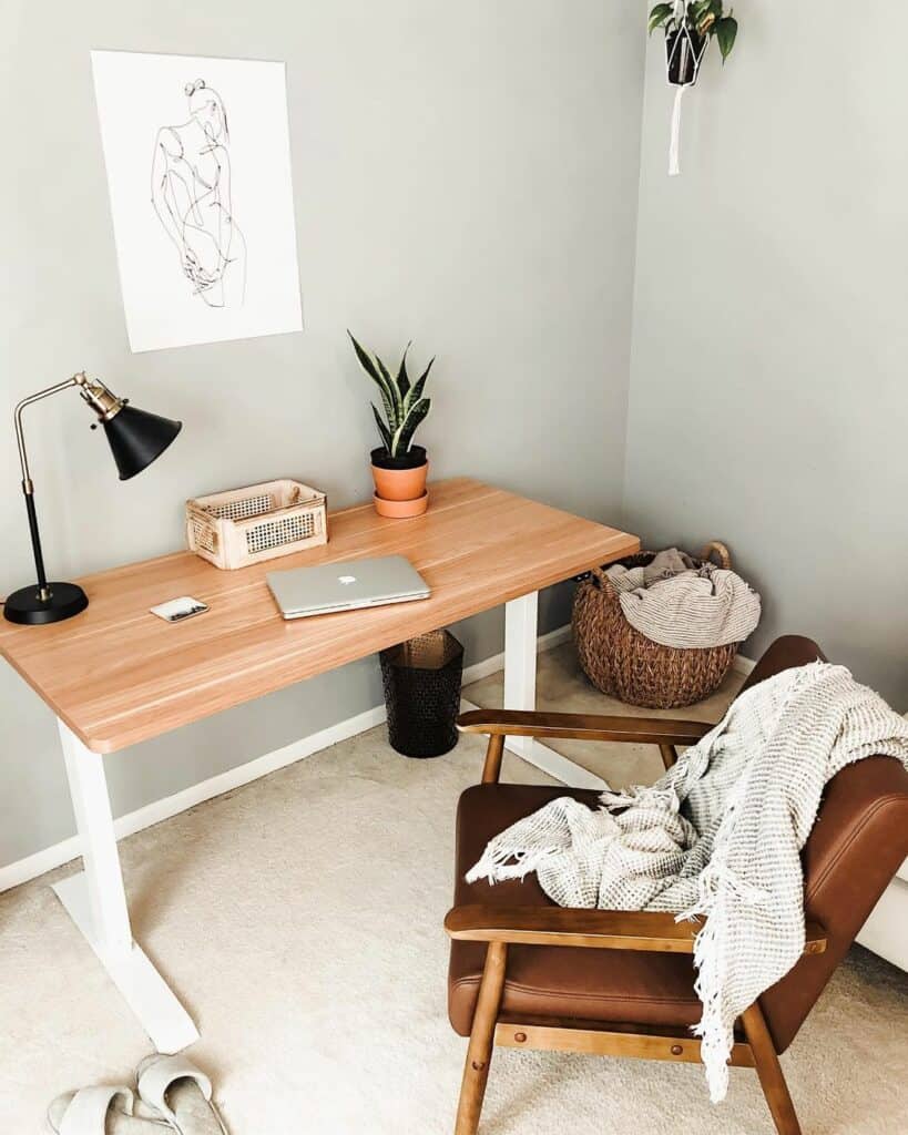 Small Home Office Ideas With Adjustable Desk - Soul & Lane Small Home Office Ideas With Adjustable Desk - Soul & Lane