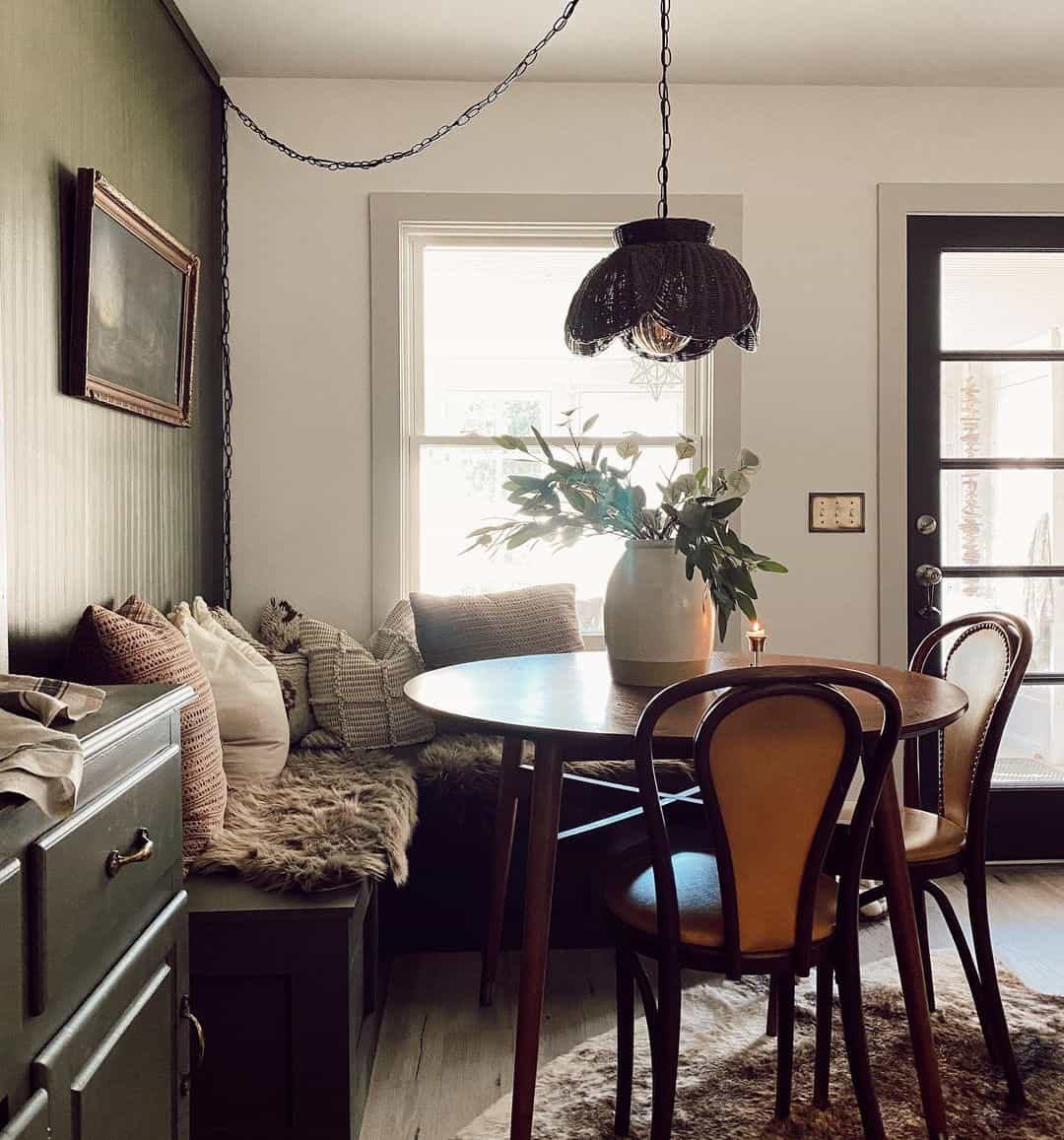 Throws and Pillows as Bench Décor - Soul & Lane