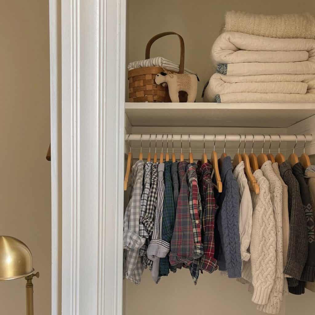 25 Closet Shelving Ideas That Combine Style and Structure