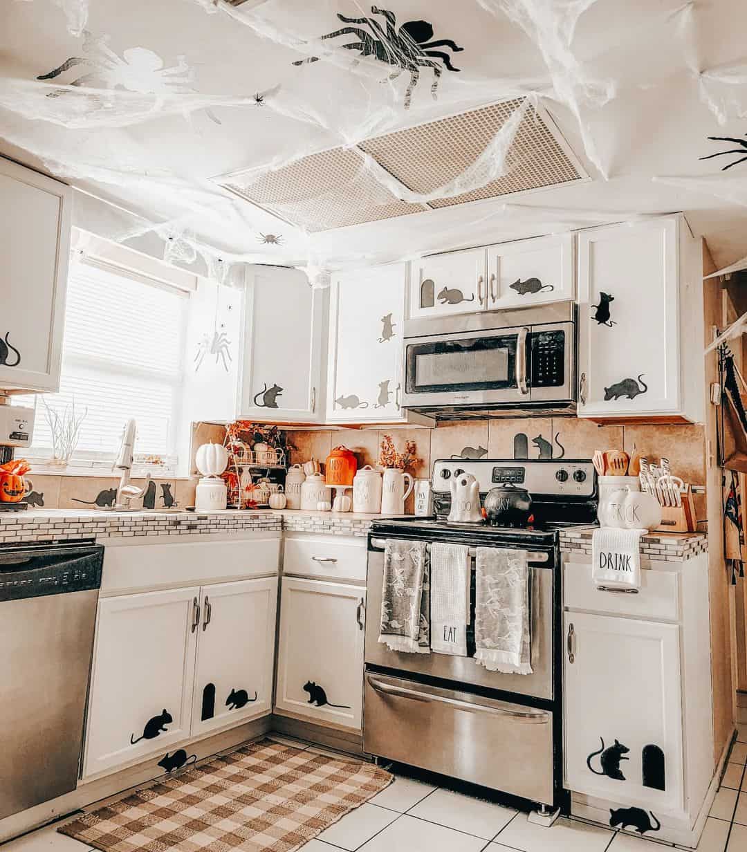 34 Halloween Spider Decorations for Your Haunted House