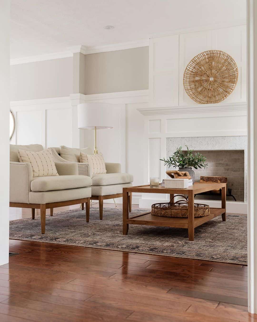 22 Captivating Board and Batten Living Room Designs