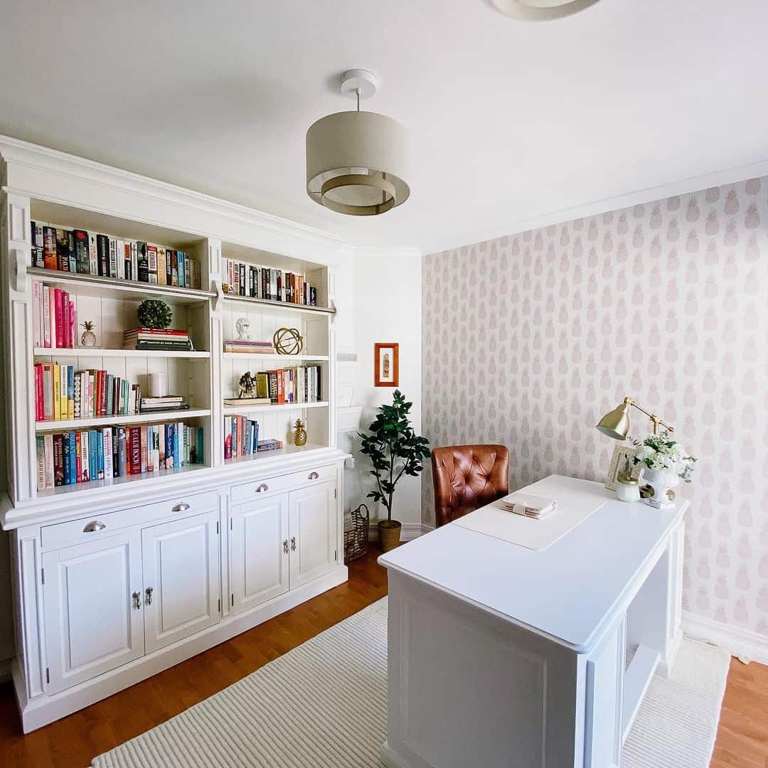 Desk Placement for a Welcoming Environment - Soul & Lane