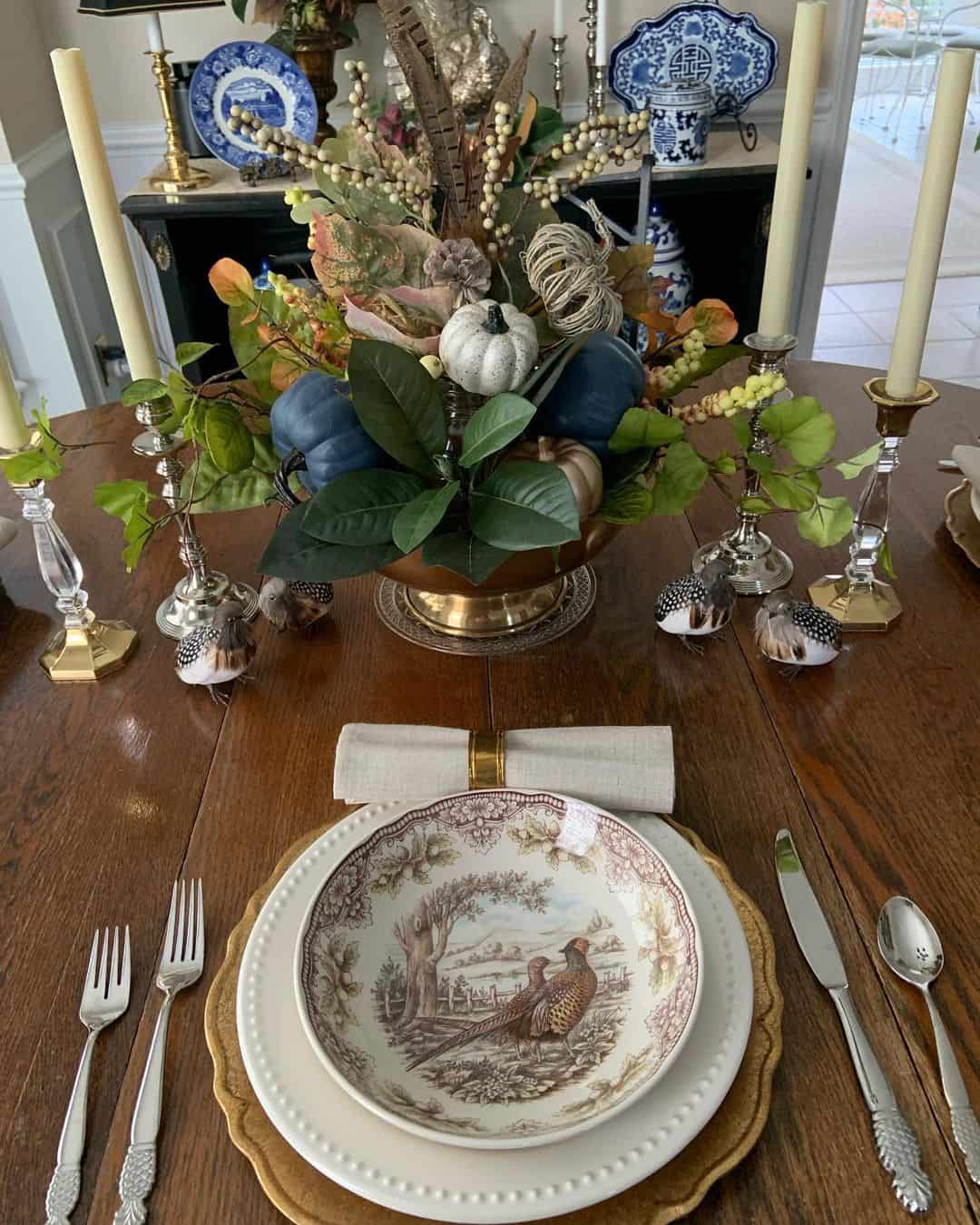 21 Charming Fall Centerpieces for Round Tables