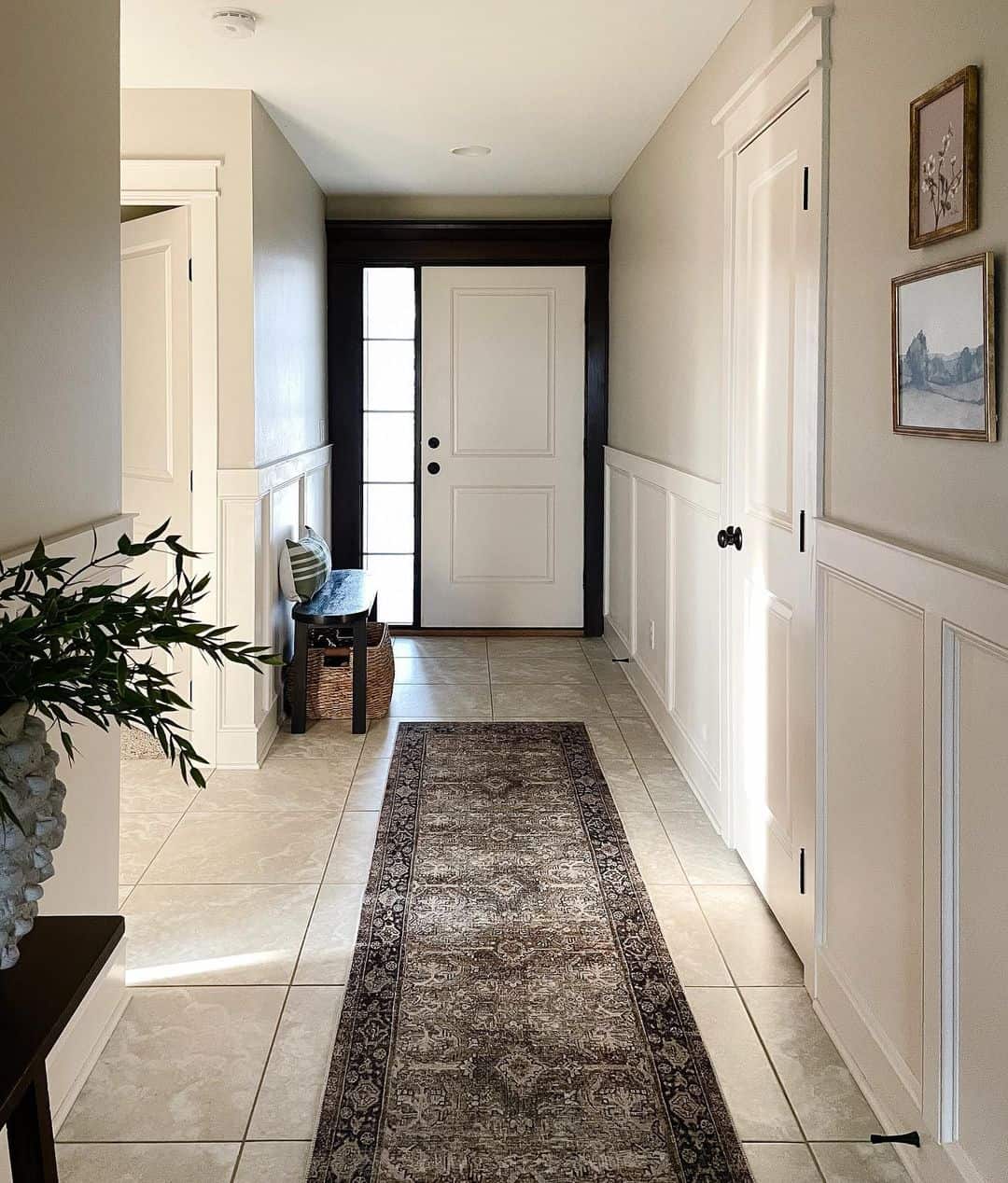 24 Hallway Wainscoting Ideas for an Elegant Design