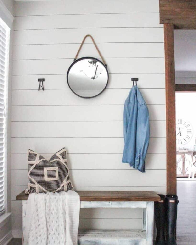 21 Charming Shiplap Mudrooms That Maximize Style