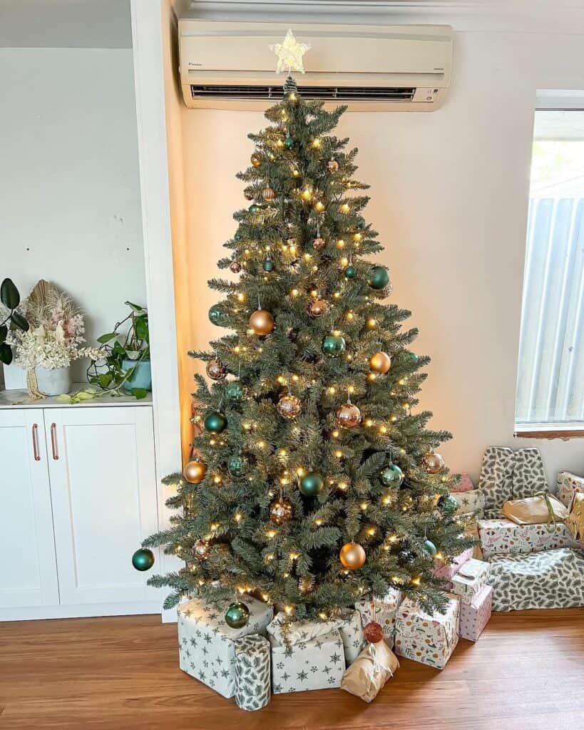 22 Merry and Bright Christmas Tree Ideas for a Festive Season