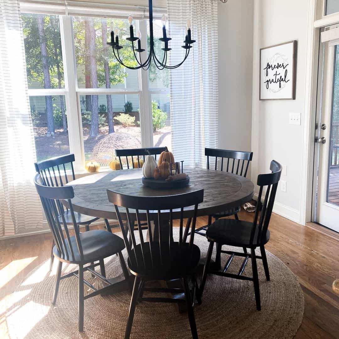 21 Charming Fall Centerpieces for Round Tables