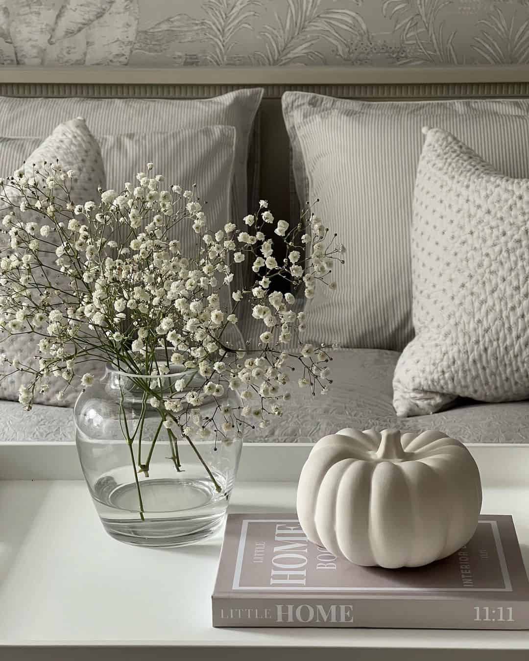 Stylish Bedroom With Neutral Fall Décor Ideas - Soul & Lane