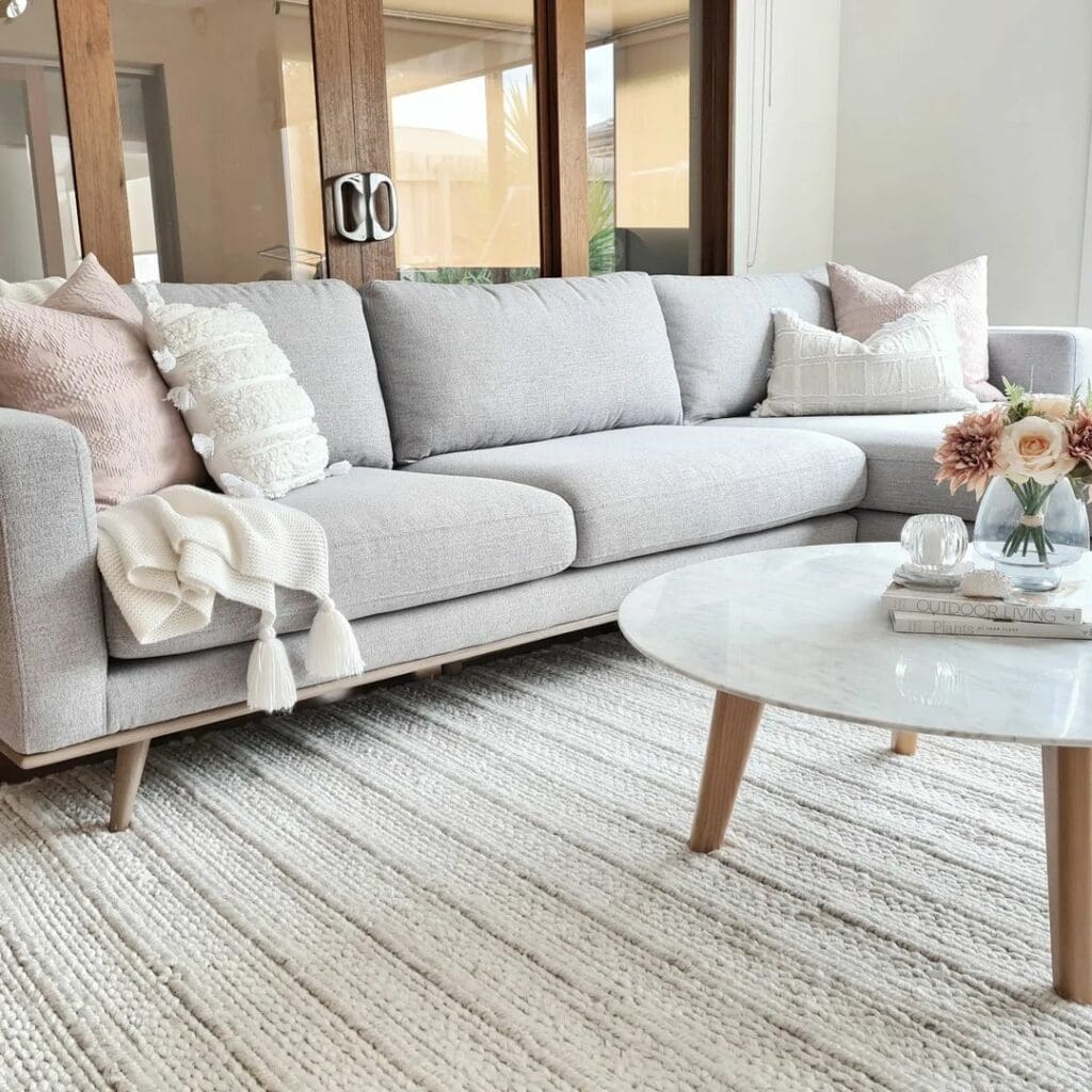 21 Stunning Rug Ideas for Grey Couches