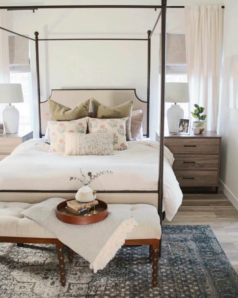 21 Ideas for Styling a Bed Between Two Windows