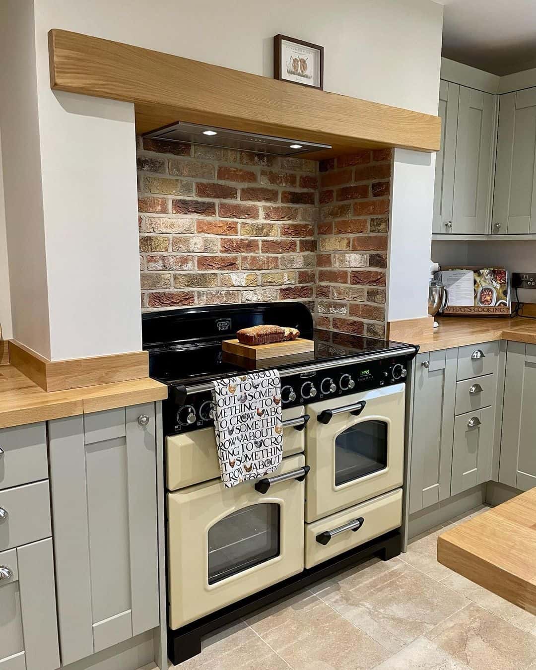 14 Modern Designs for a White Range Hood With Wood Trim