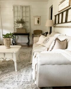 24 Simple Shiplap Living Rooms We Can’t Get Enough Of