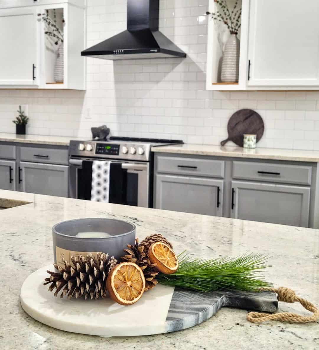 Simple, Natural Christmas Counter Decoration - Soul & Lane