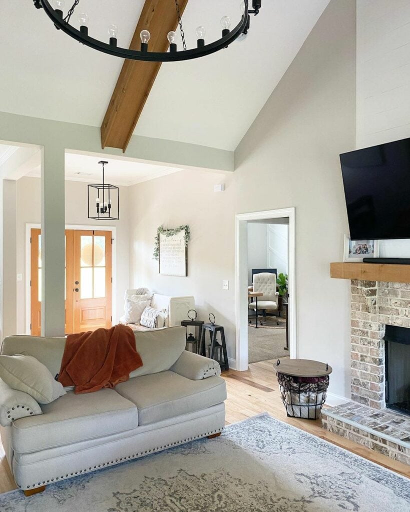 Transition Between Average and Vaulted Ceilings - Soul & Lane